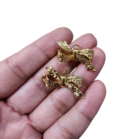 Jewelry | Vintage Gold Toned Lot Of 2 Bow Pins | Poshmark